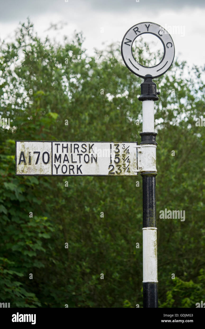 Cast iron sign hi-res stock photography and images - Alamy