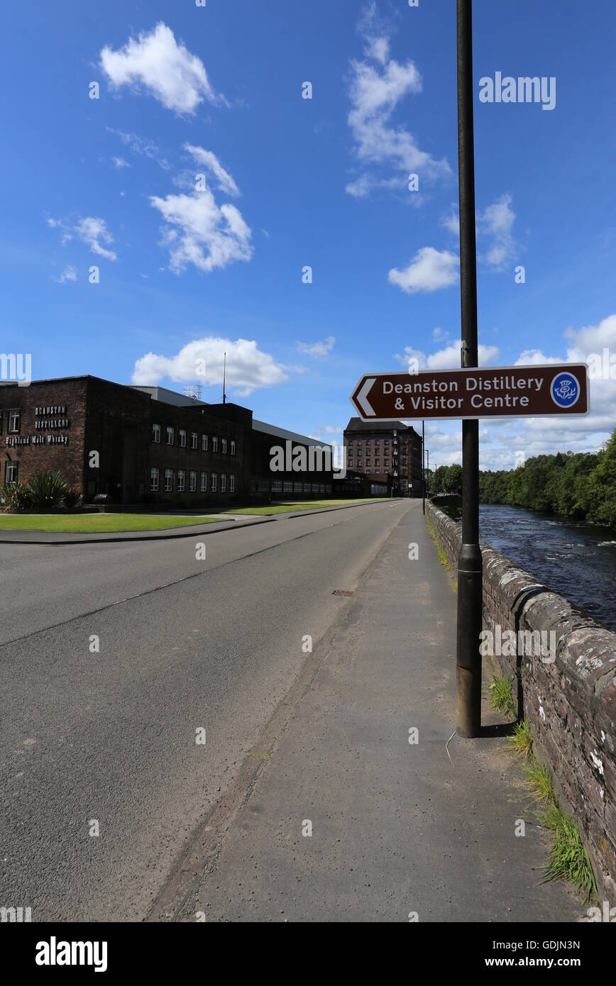 Distillery scotland river hi-res stock photography and images - Alamy