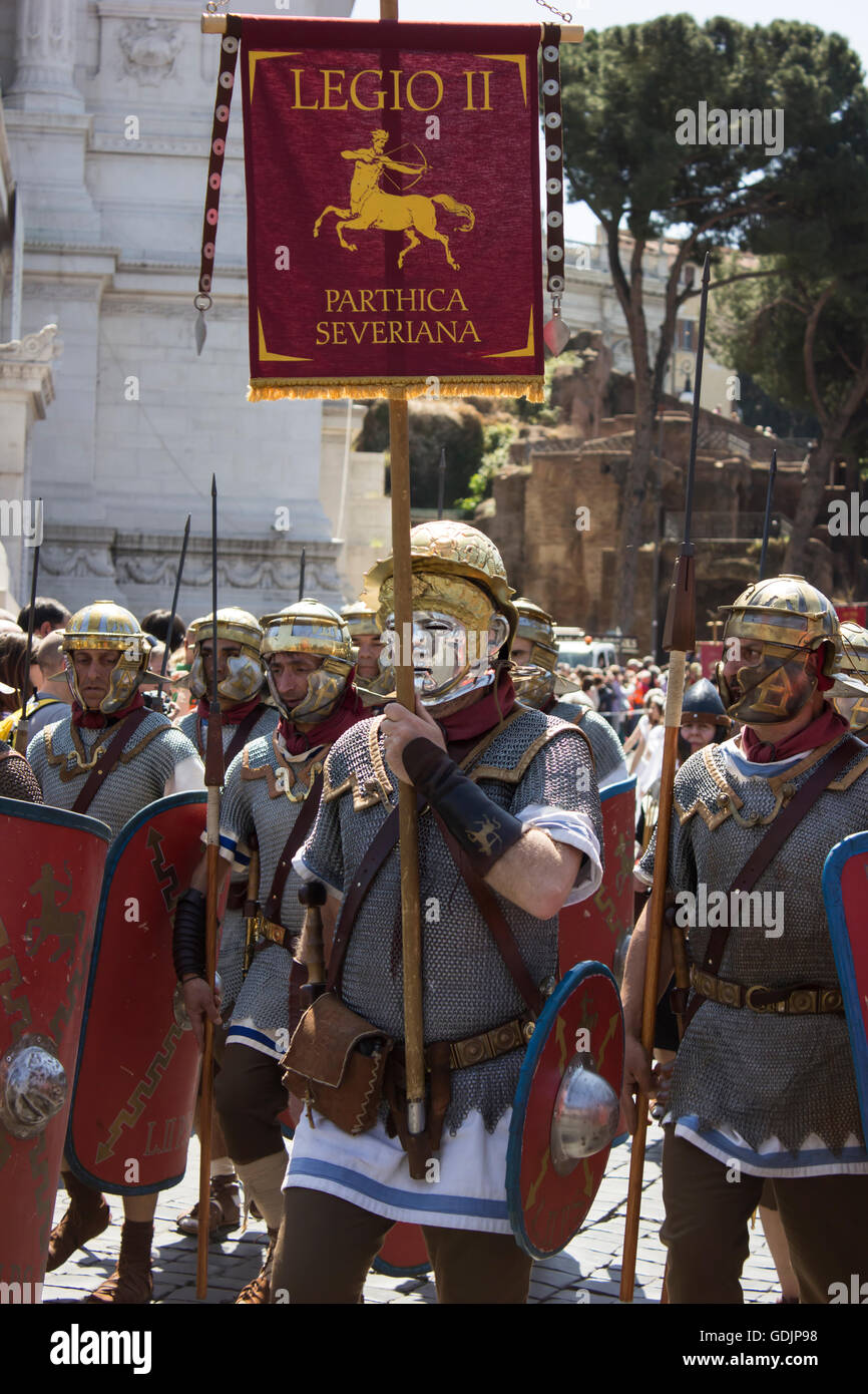 Roman soldiers on parade during the Roman ludi Stock Photo - Alamy