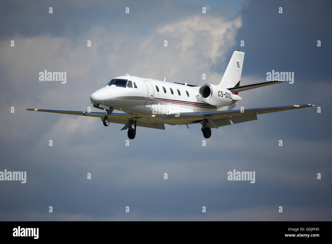 W76 Airplane Clipart