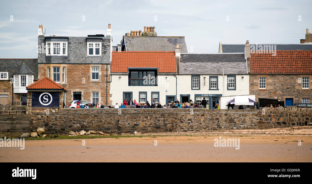 The Ship Inn in Elie,seaside pub /hotel on the beachfront Stock Photo ...