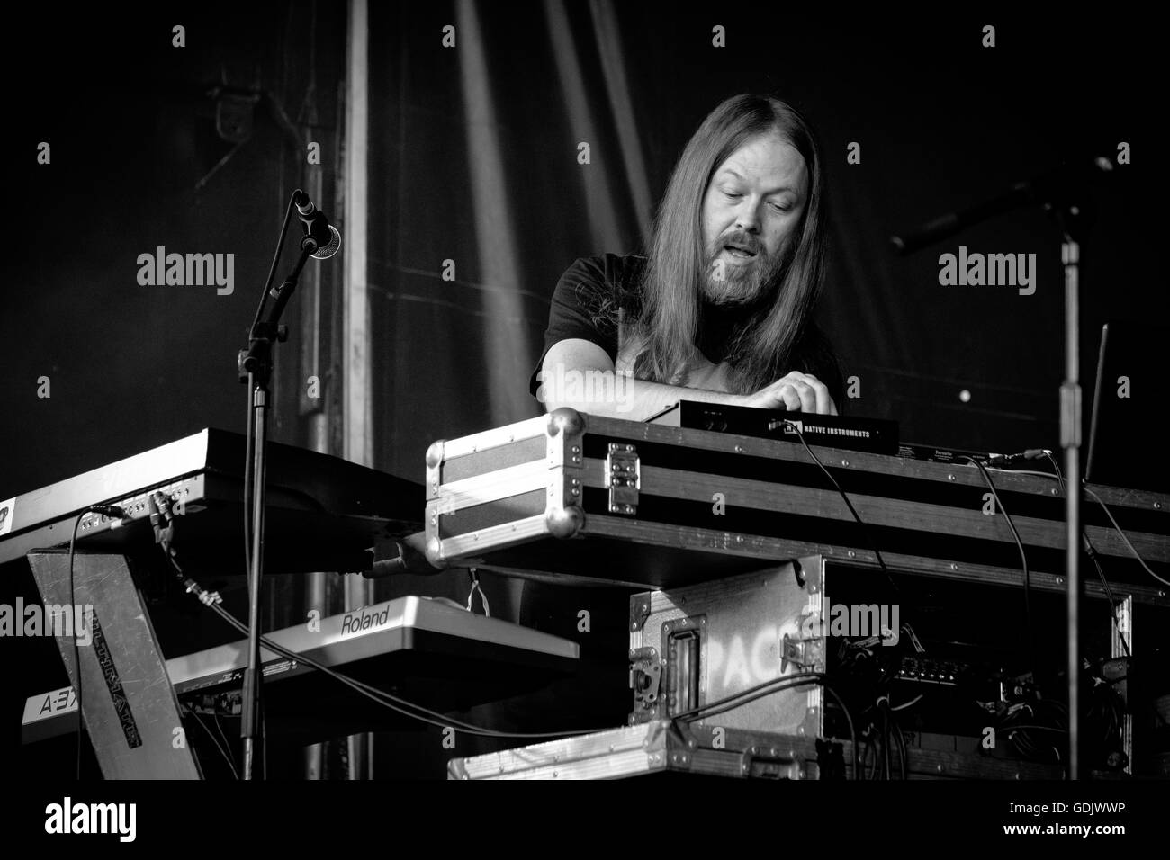 Keyboard player hi-res stock photography and images - Alamy