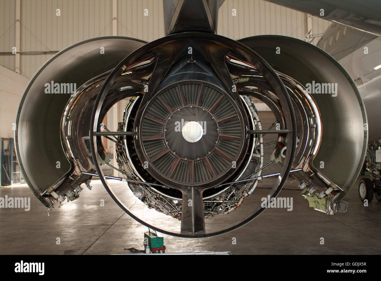 Jet aircraft hanger hi-res stock photography and images - Alamy