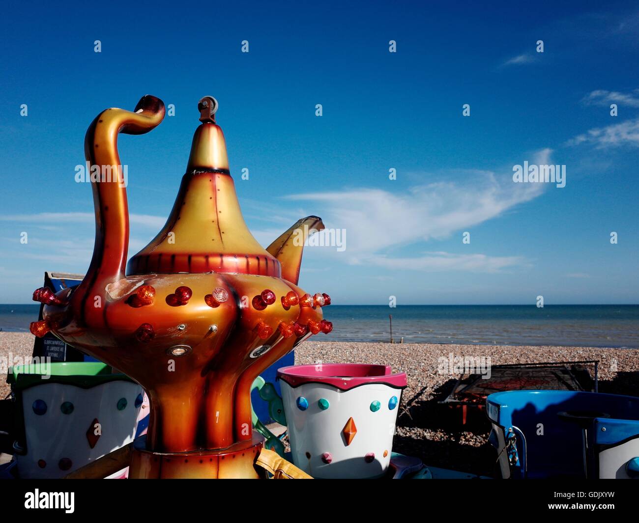 AJAXNETPHOTO. WORTHING, ENGLAND. - BEACH SCENE - ALADDINS LAMP FACING ...