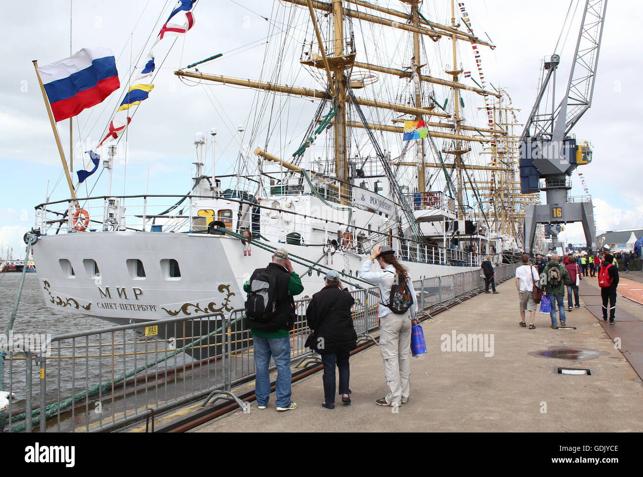 Russian 4 masted sailing ship hi-res stock photography and images - Alamy