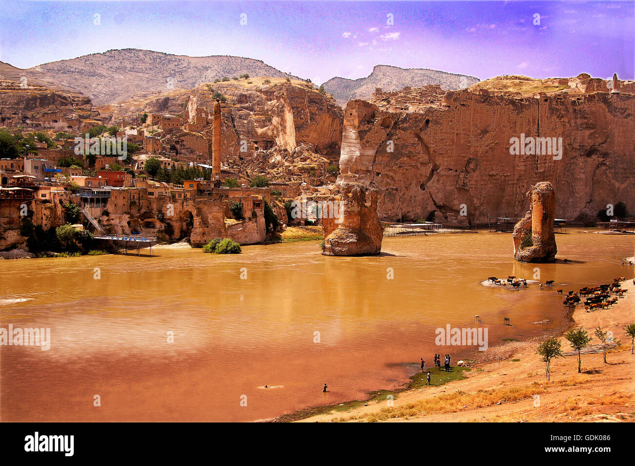 Bridge on the Tigris river, Hasankeyf, Turkey Stock Photo - Alamy