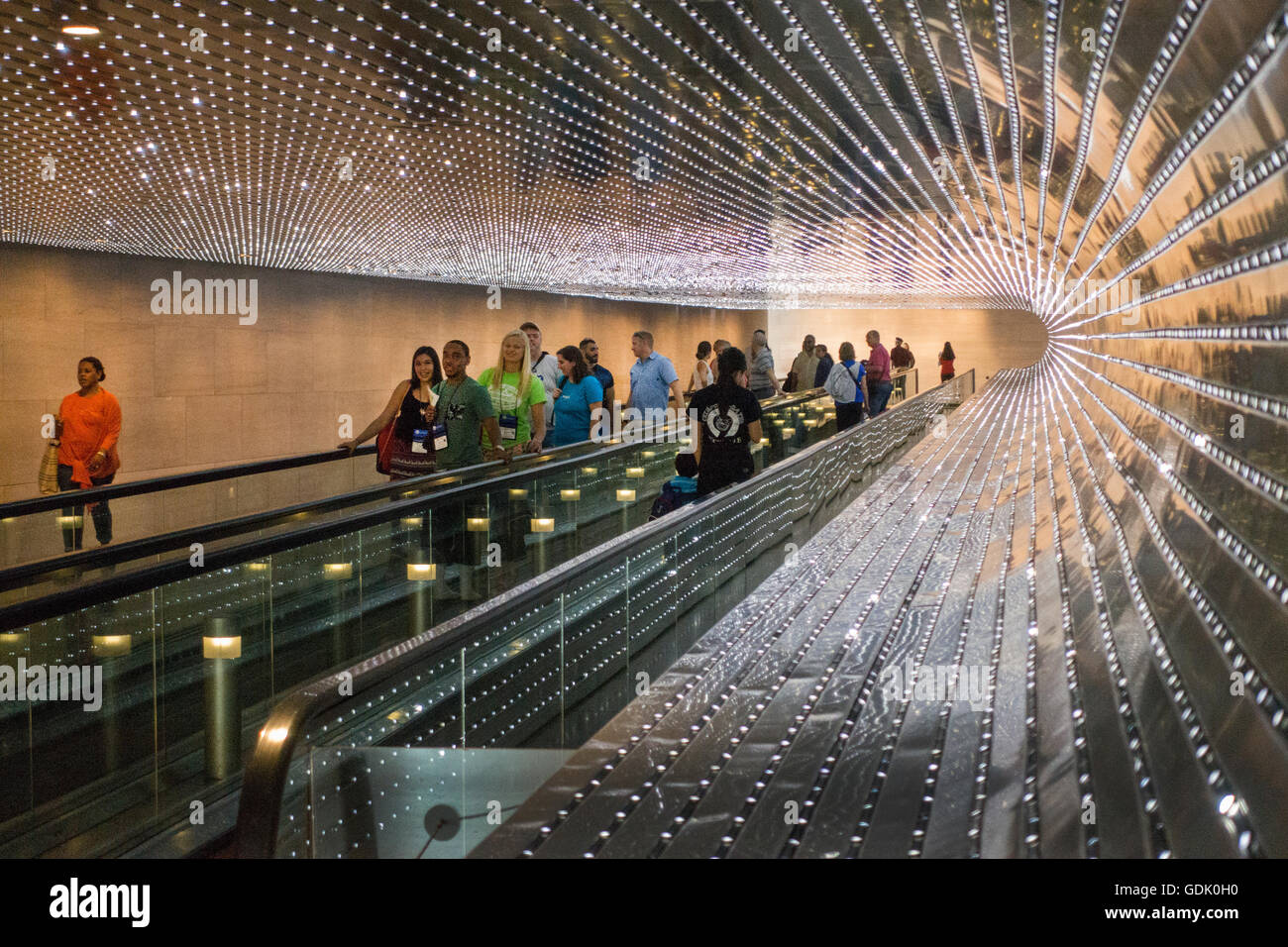 Crowd mover hi-res stock photography and images - Alamy