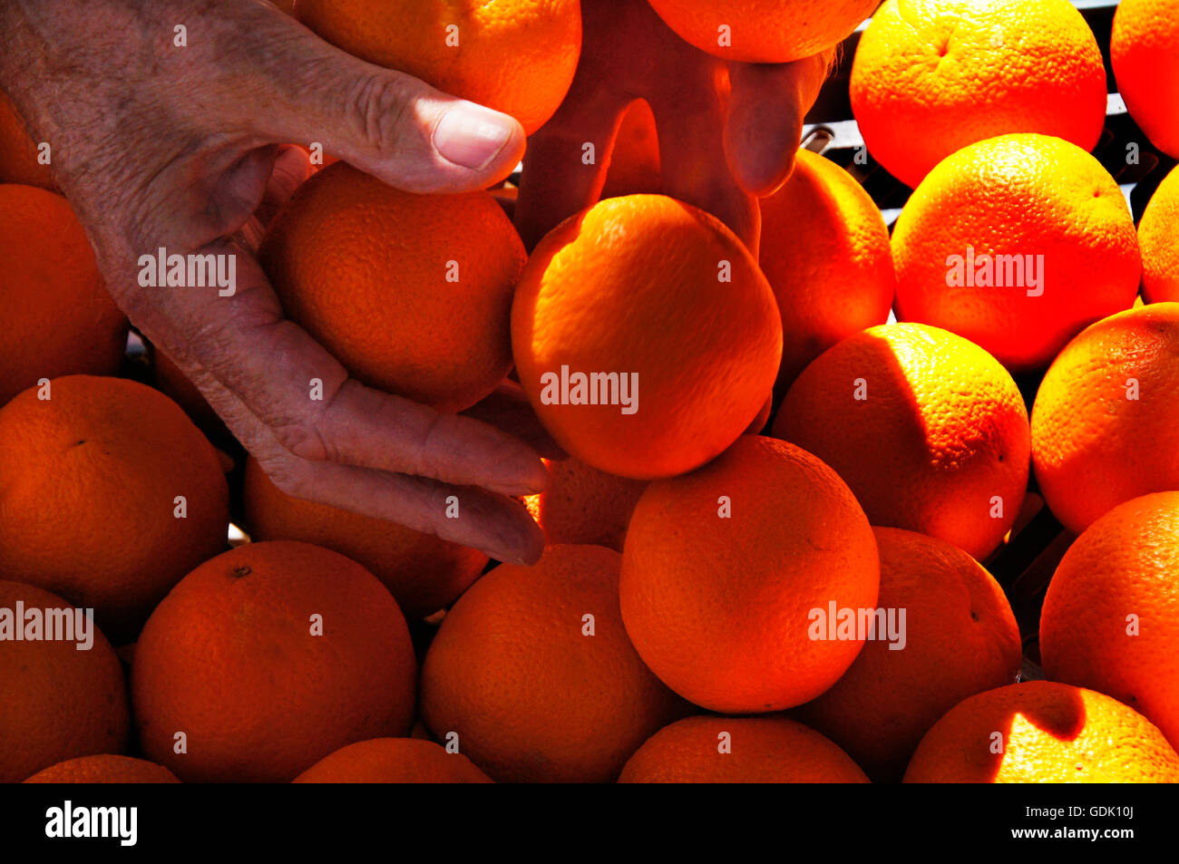 Oranges on the market at Bergama, Turkey Stock Photo - Alamy