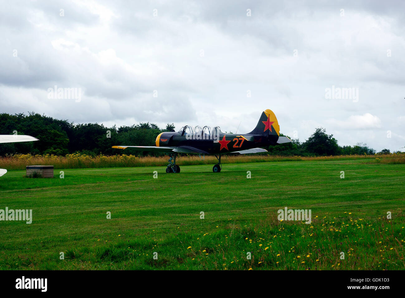 YAKOVLEV (Як-52) YAK 52 (27) G-YAKX. SOVIET PRIMARY TRAINER Stock Photo ...