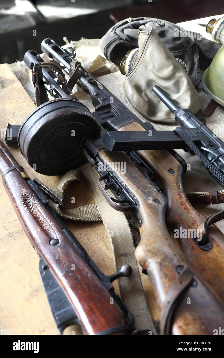 Weapon of times of World War II - Assault rifle, submachine gun, rifle ...