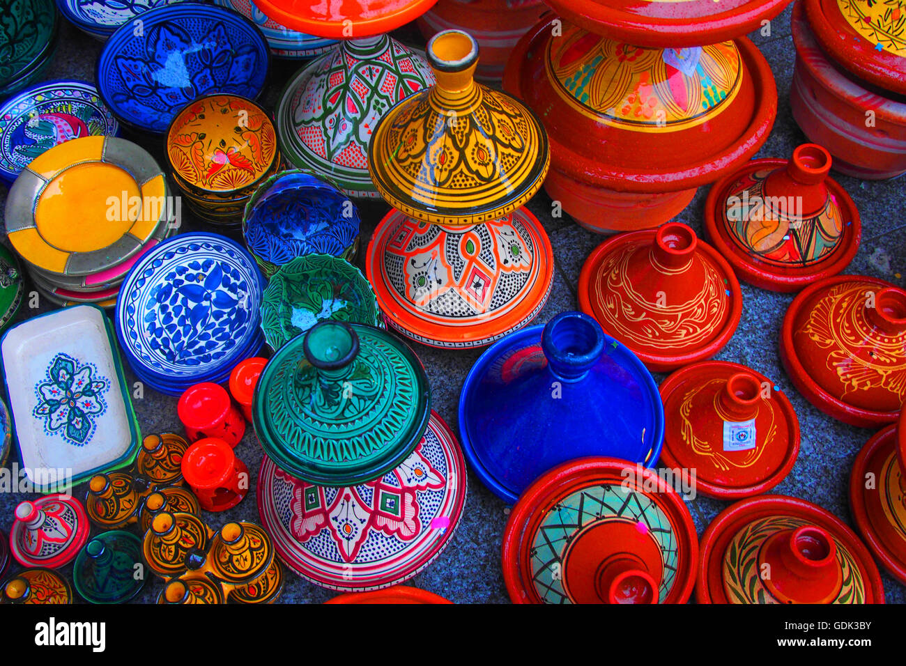 Plates and Tagine, ceramic, handicraft, Morocco Stock Photo - Alamy
