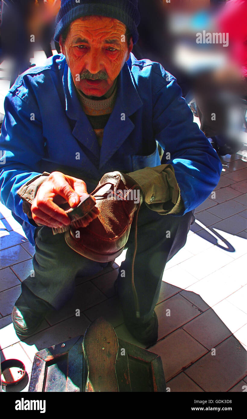 Old shoe cleaner, Fes, Morocco Stock Photo - Alamy