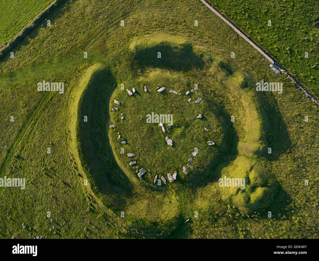 Arbor low neolithic henge hi-res stock photography and images - Alamy