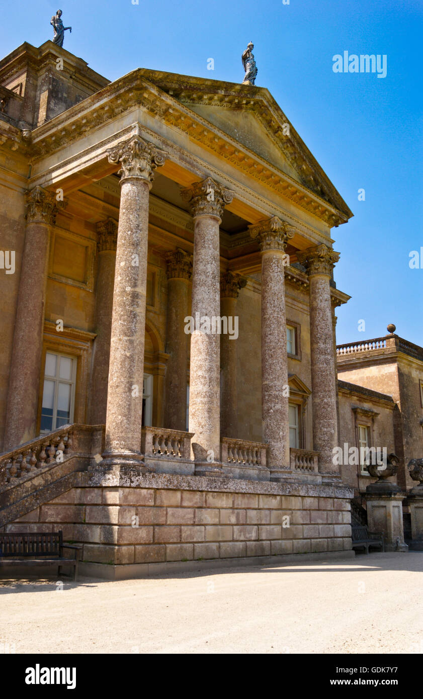 Palladian mansion stourhead hi-res stock photography and images - Alamy