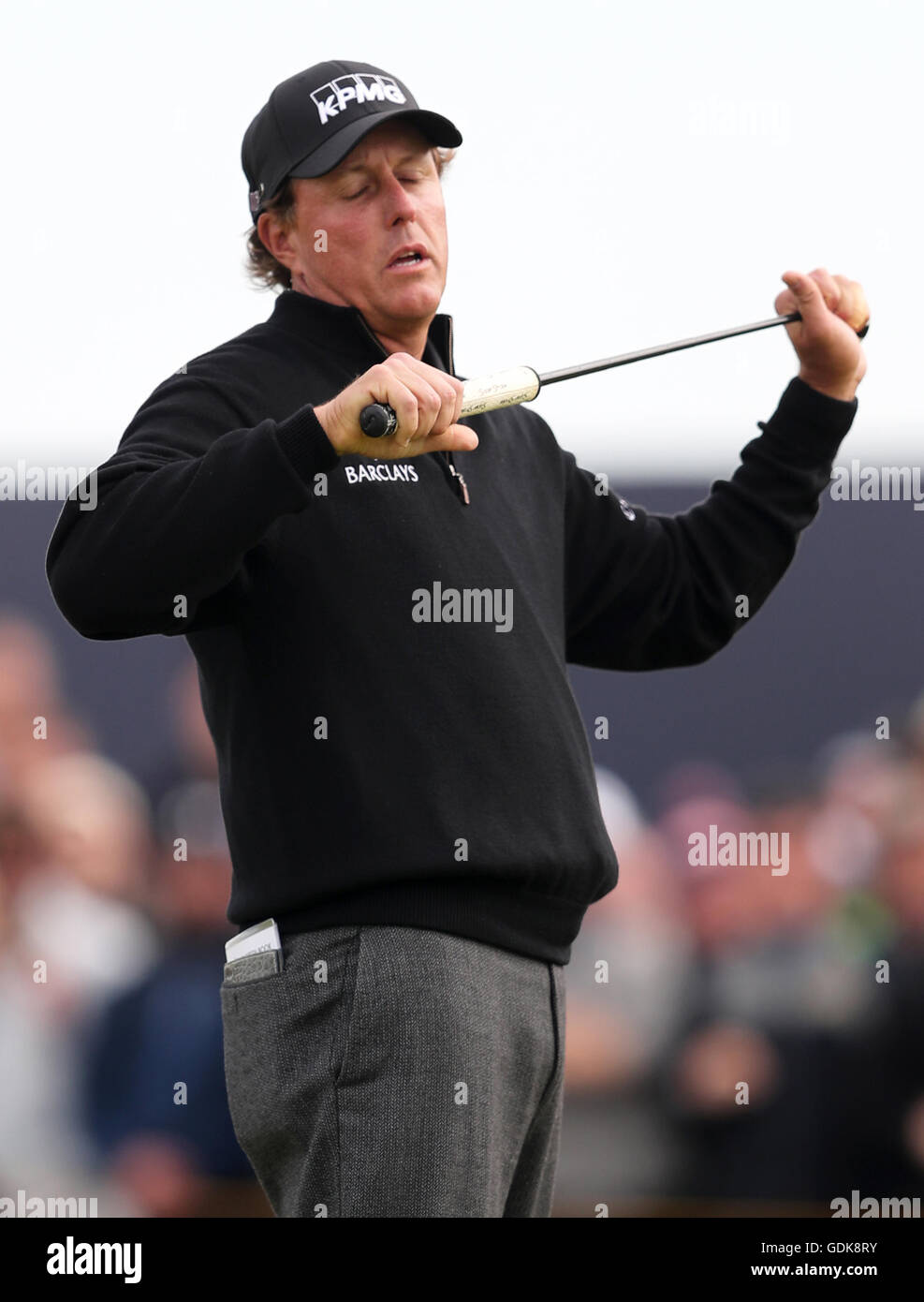 USA's Phil Mickelson dejected after missing the chance for a eagle on ...