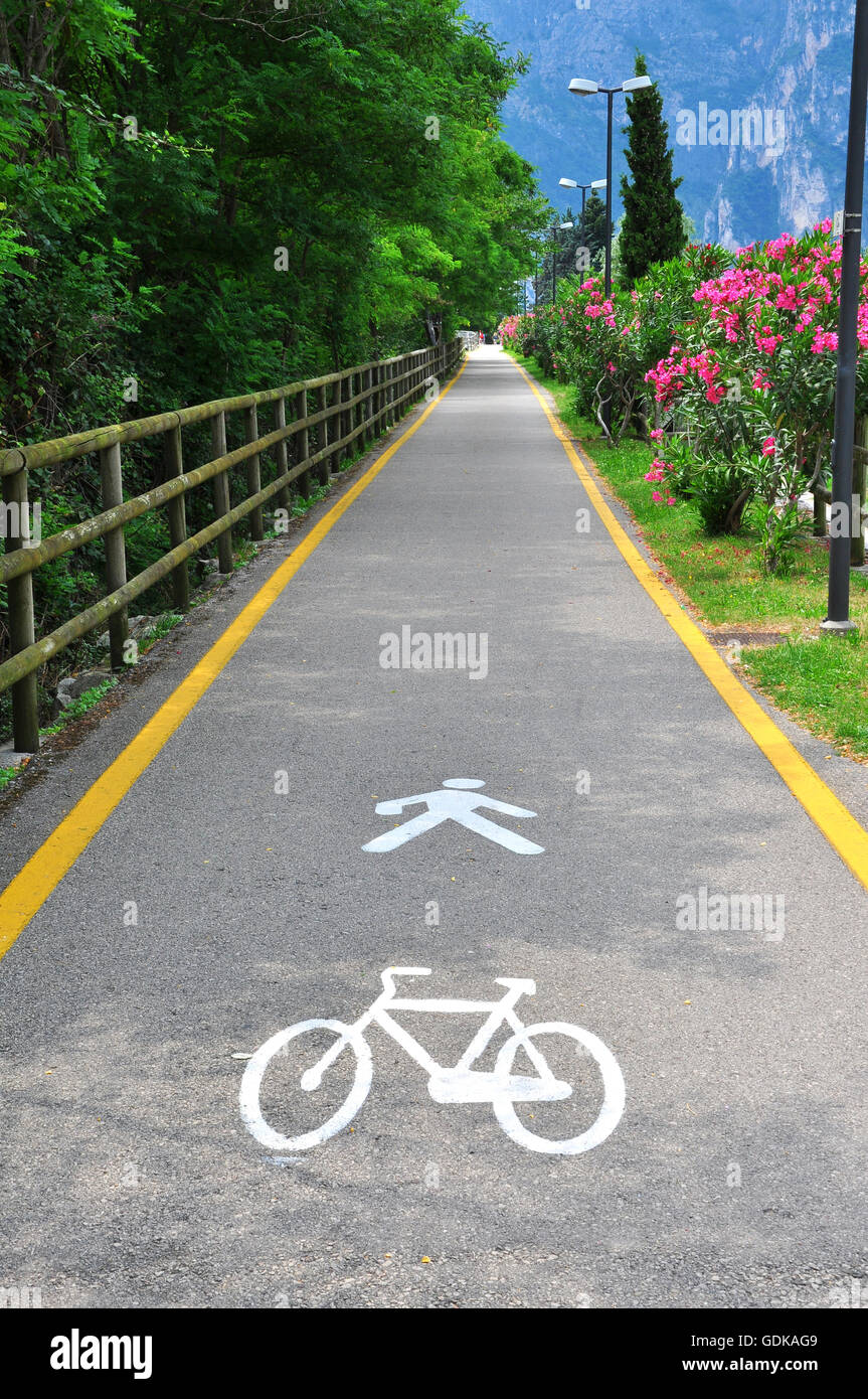Bike path sign in park hi-res stock photography and images - Alamy