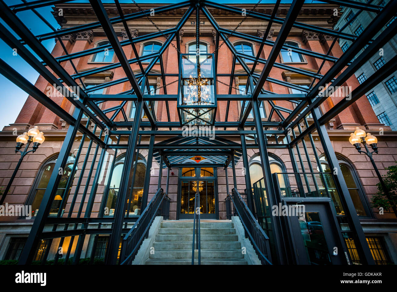 Modern architecture and historic building in Back Bay, Boston ...