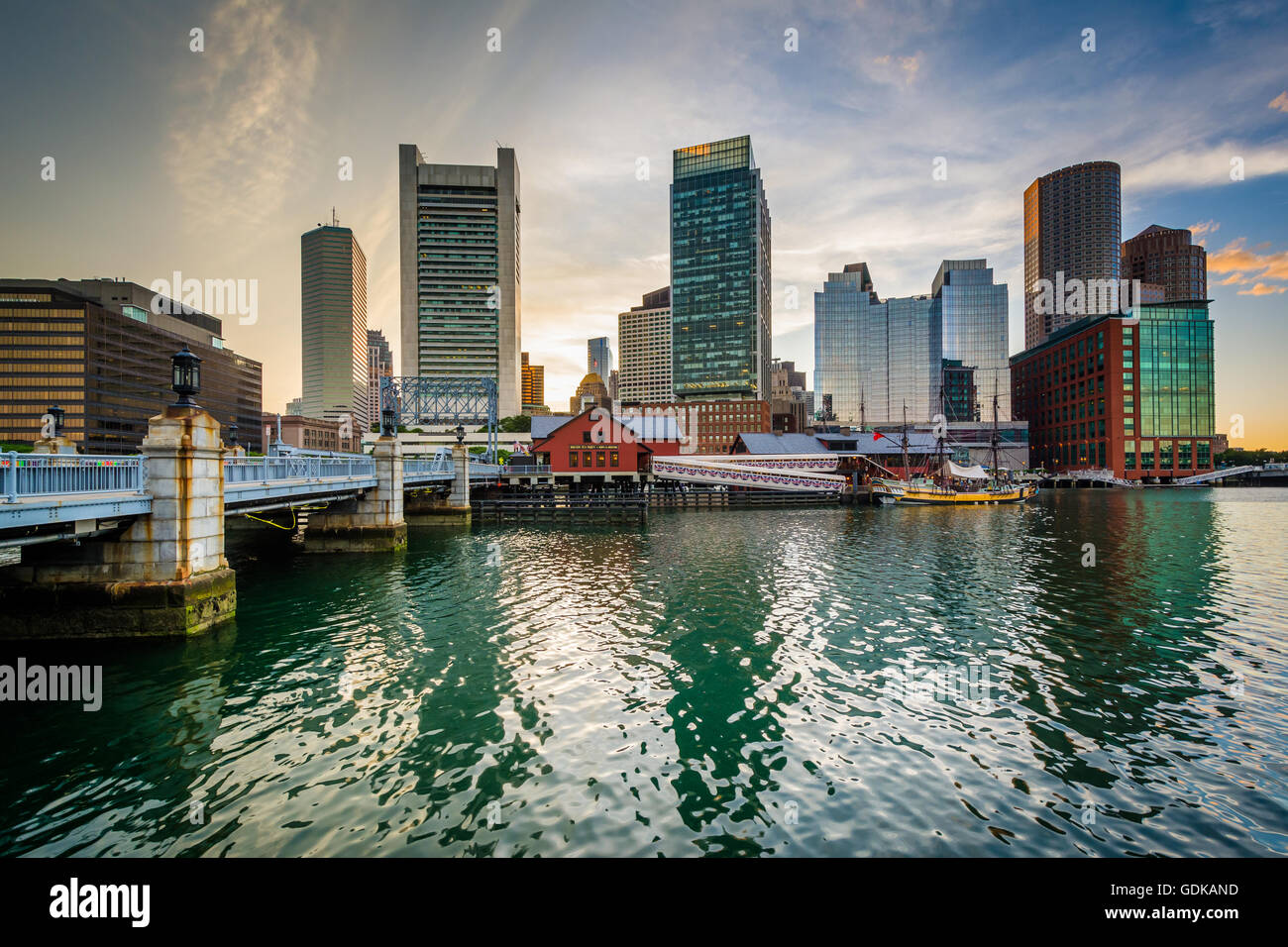 Downtown boston building hi-res stock photography and images - Alamy
