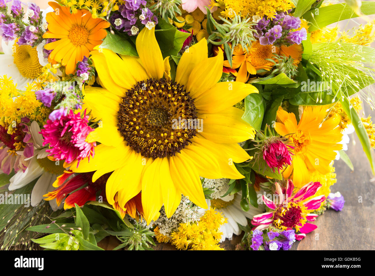 Bouquet multicolored fresh summer flowers hi-res stock photography and ...