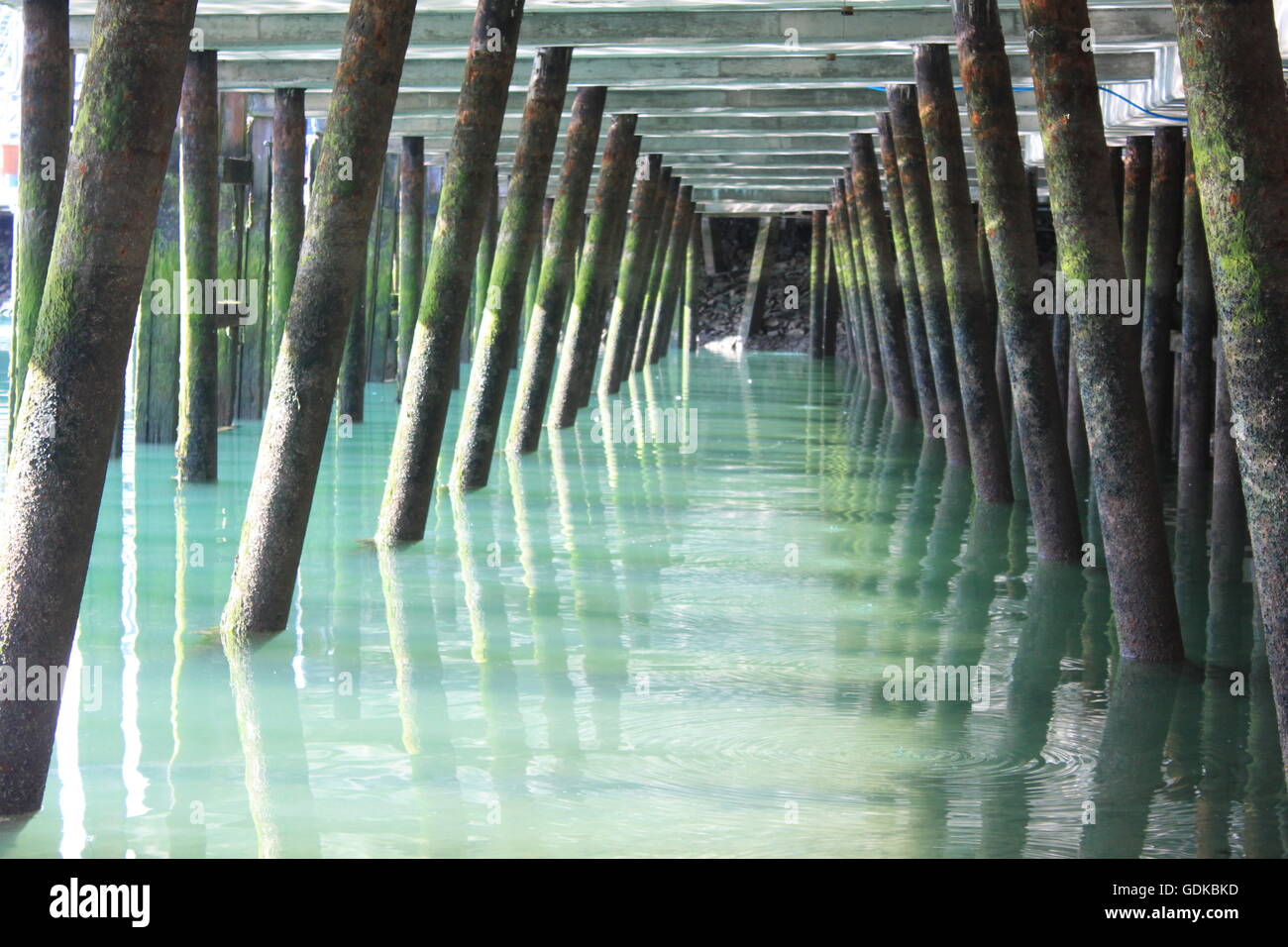 Parallel posts hi-res stock photography and images - Alamy