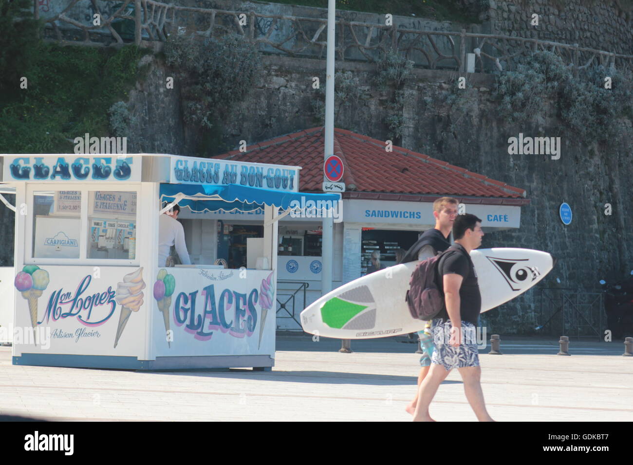 French surfers hi-res stock photography and images - Alamy