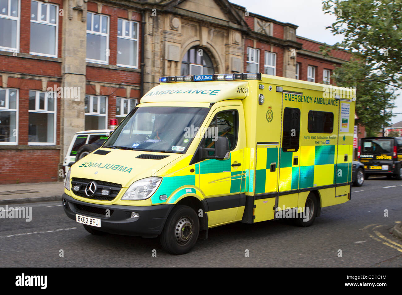 a ambulance medic paramedic emergency urgent healthcare first aid cpr ...