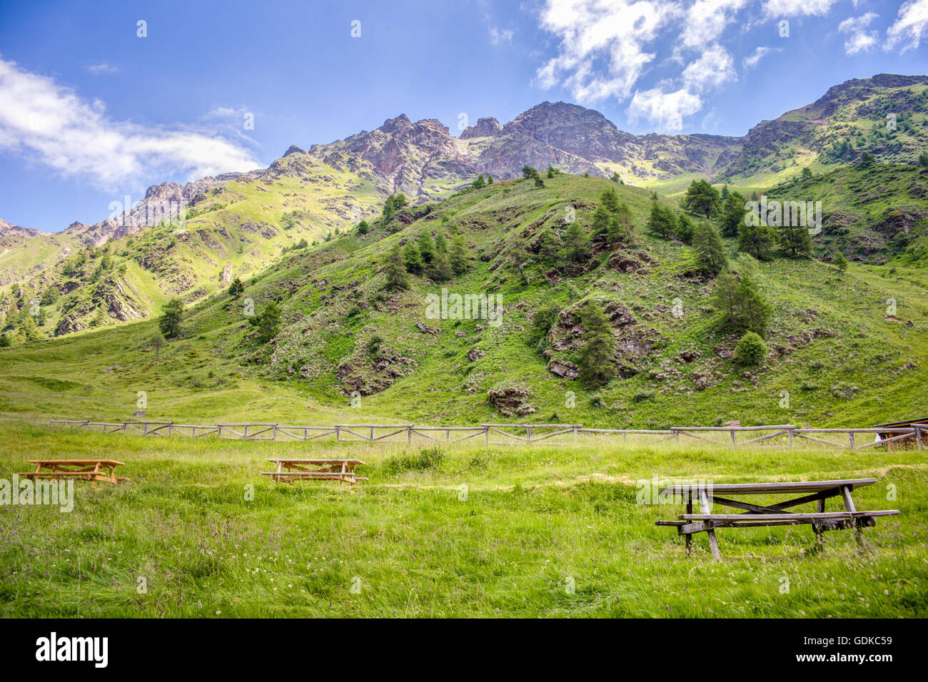 Nic table hi-res stock photography and images - Alamy