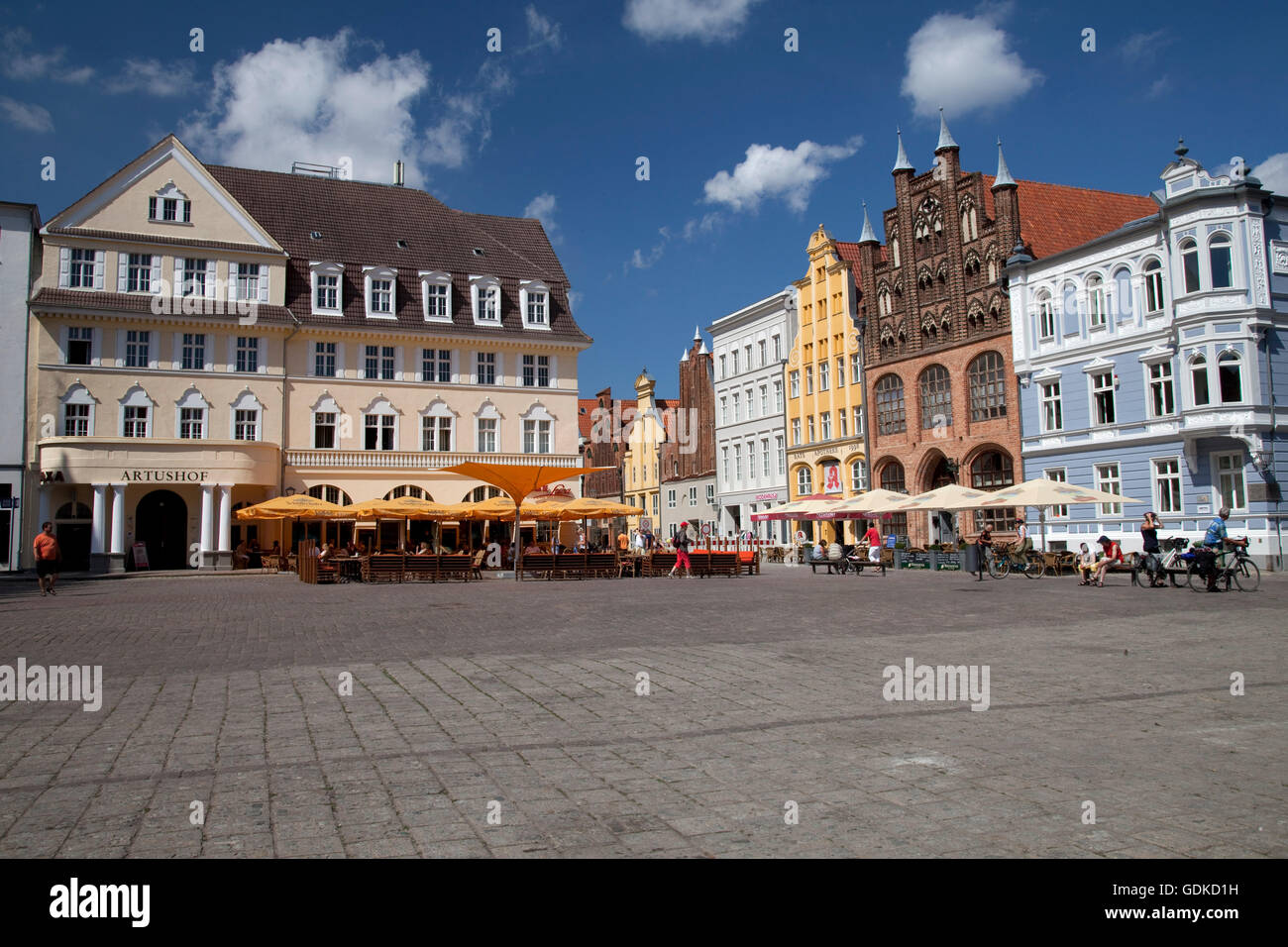 Old market with wulflamhaus house hi-res stock photography and images ...