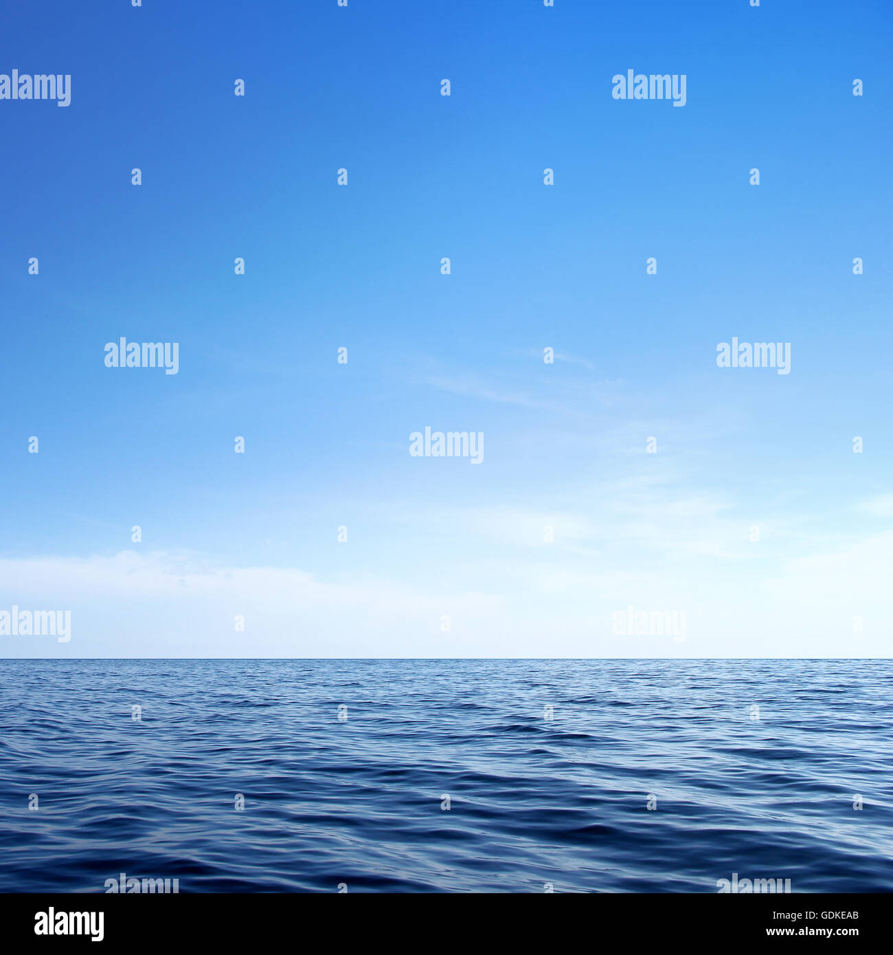 Sea with cloudy sky hi-res stock photography and images - Alamy