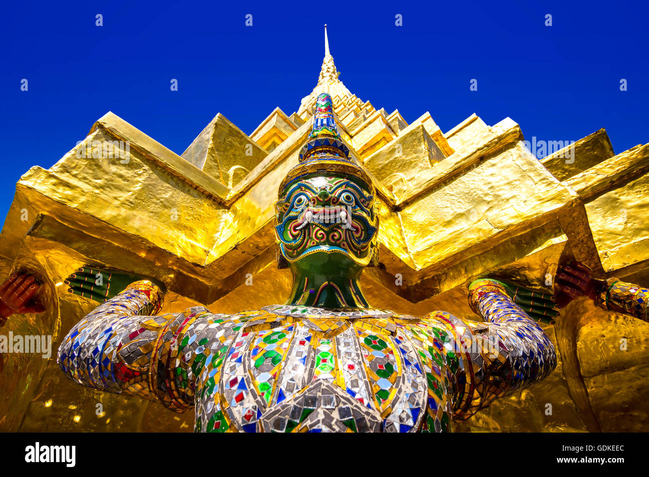 Giant hand sculpture hi-res stock photography and images - Alamy