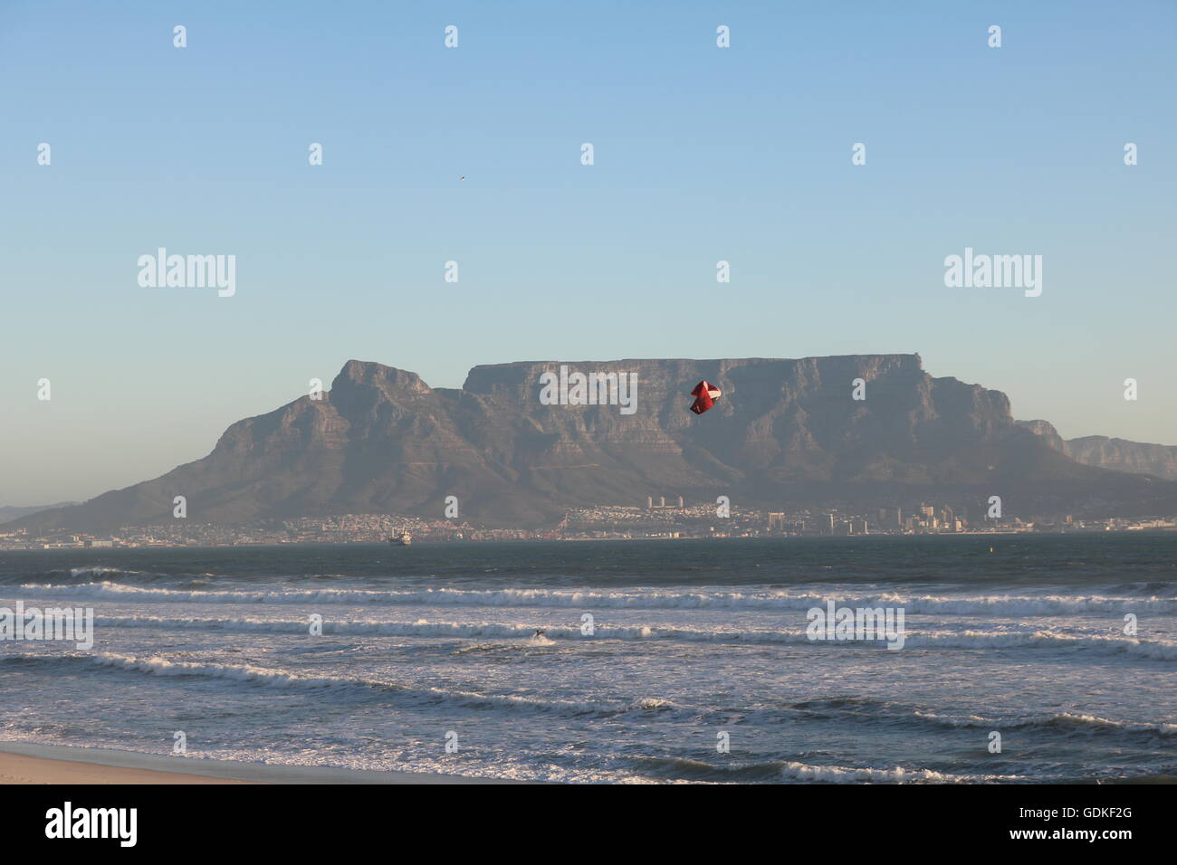 sunset over table mountain cape town south africa Stock Photo - Alamy