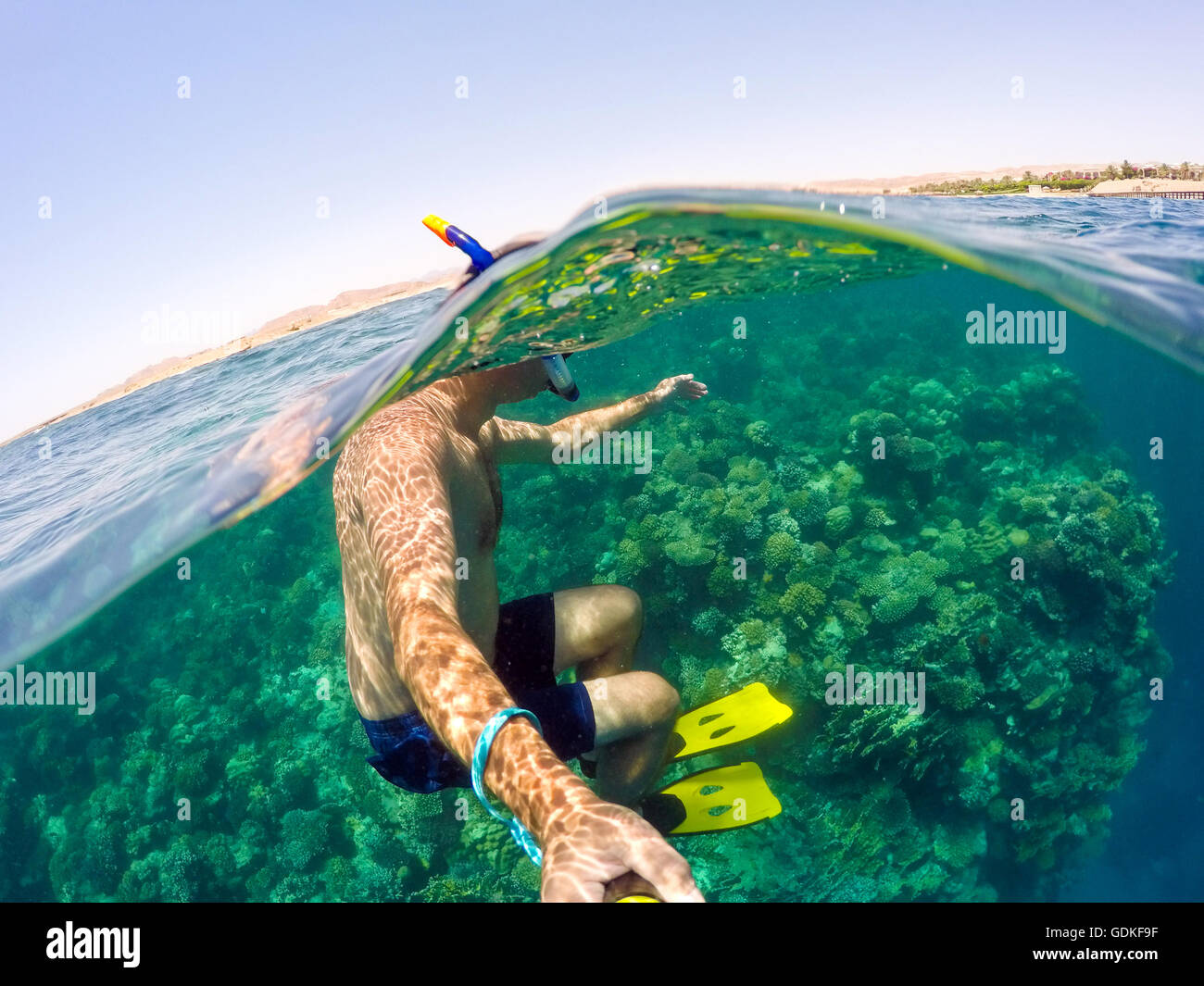 Blue sky sea split waterline hi-res stock photography and images - Alamy
