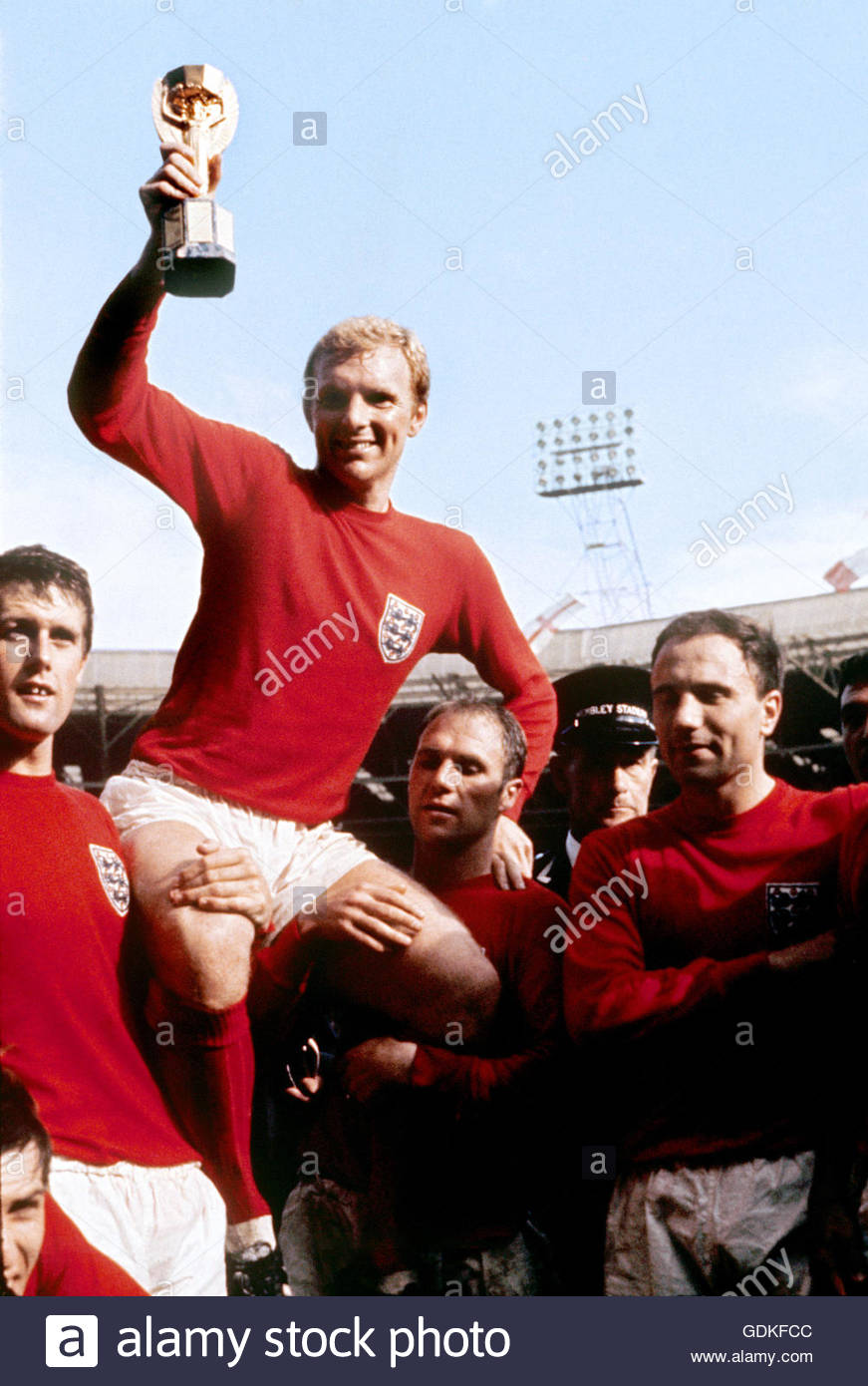 Bobby Moore 1966 World Cup Stock Photos & Bobby Moore 1966 World Cup ...