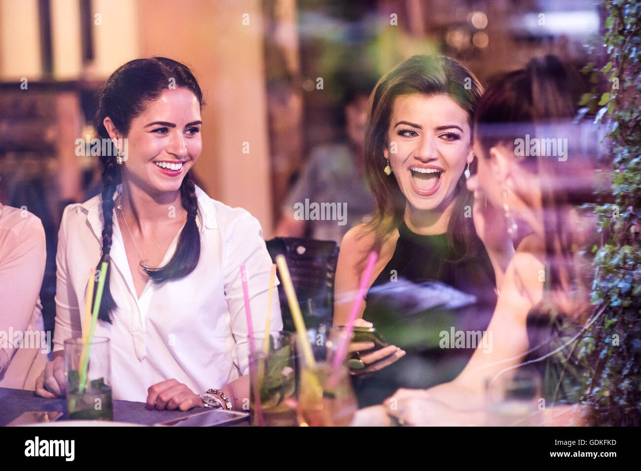 Friends enjoying cocktails bar hi-res stock photography and images - Alamy