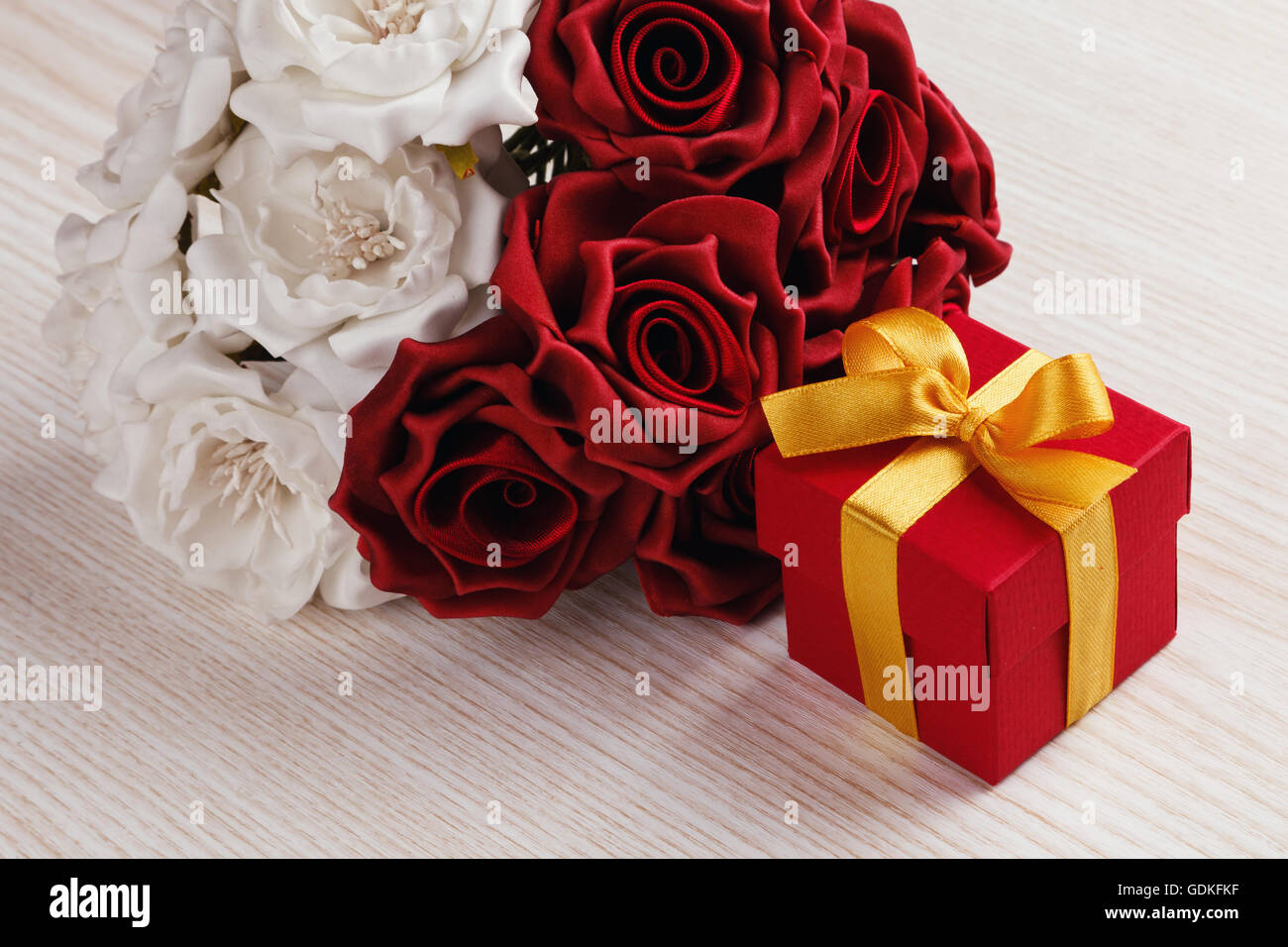 red flowers and gift box with yellow ribbon Stock Photo - Alamy