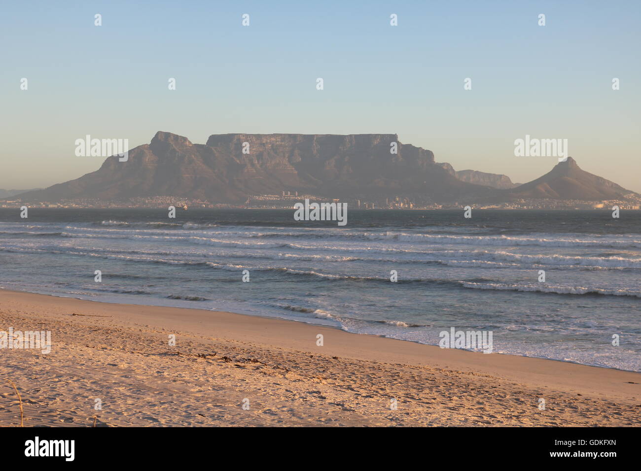 Table mountain sunset cape town hi-res stock photography and images - Alamy