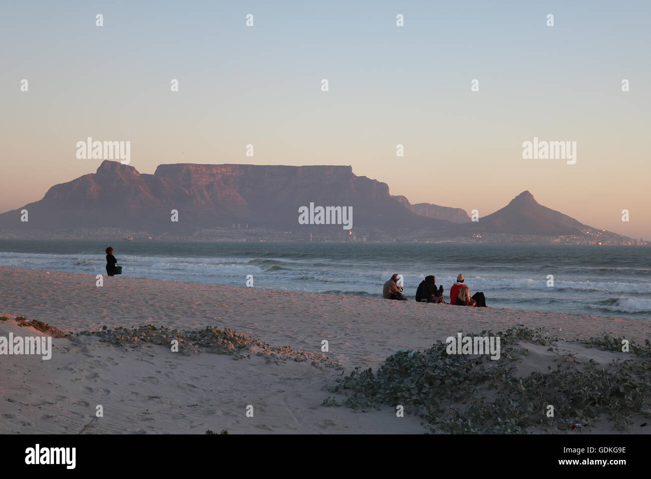 Cape town sunset table mountain hi-res stock photography and images - Alamy