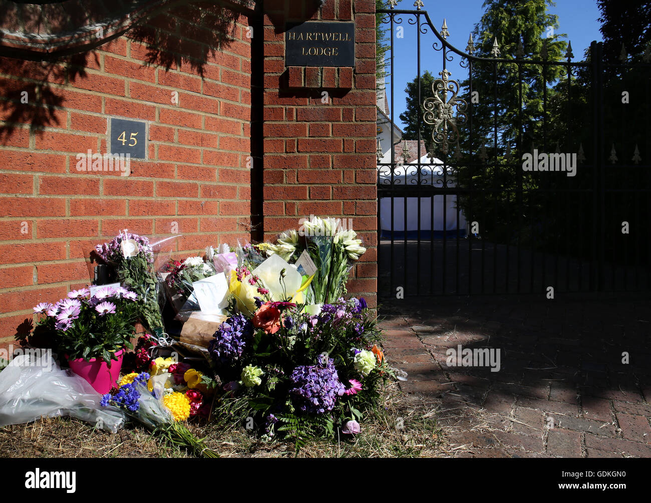 Tributes left outside the home of helen bailey in royston hi-res stock ...