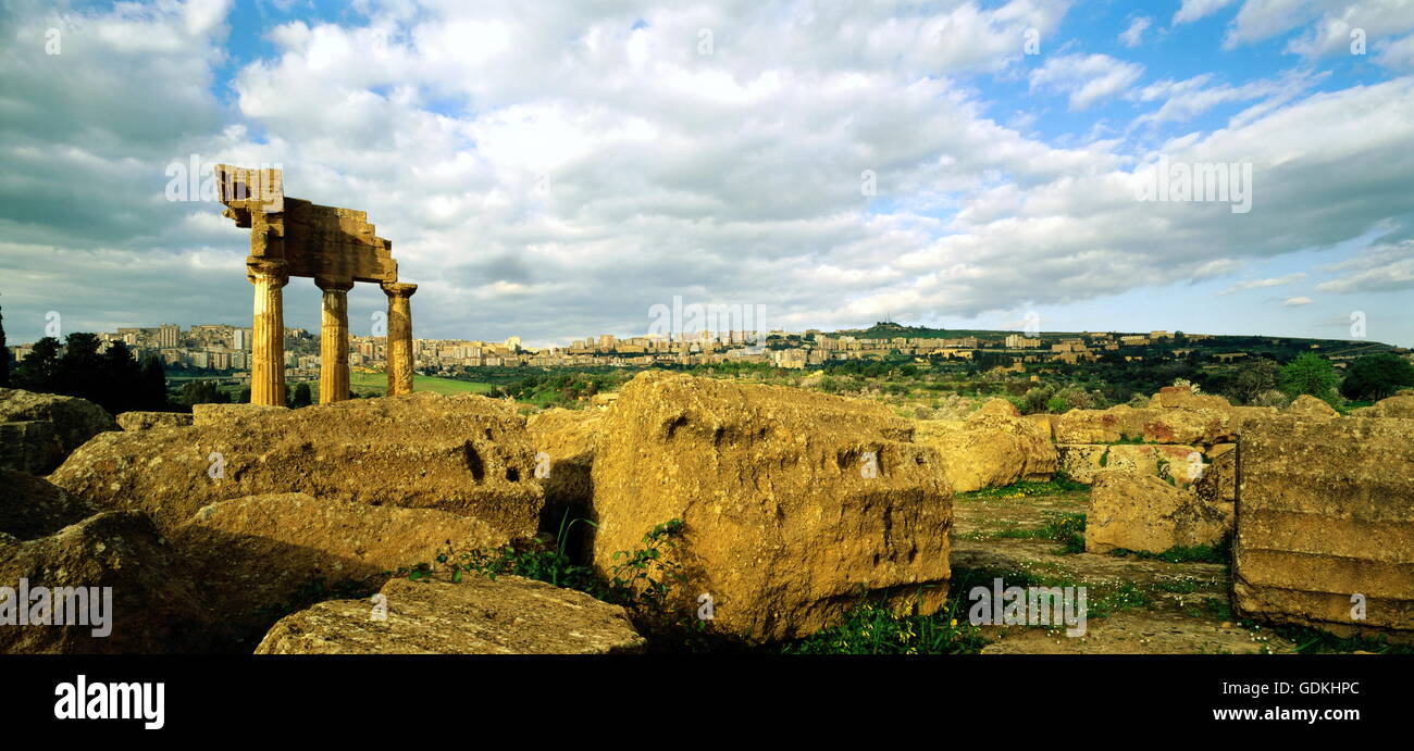 Peripteros hi-res stock photography and images - Alamy