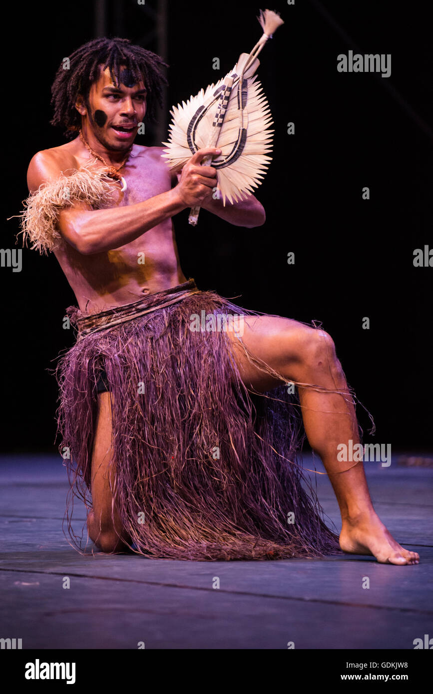 Fiji fijian traditional costume hi-res stock photography and images - Alamy