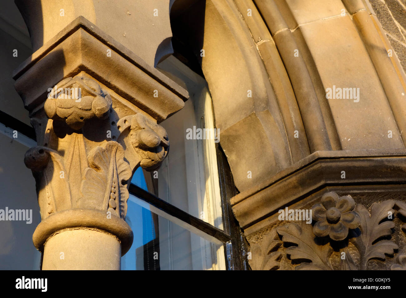 Ornate stonework on building hi-res stock photography and images - Alamy