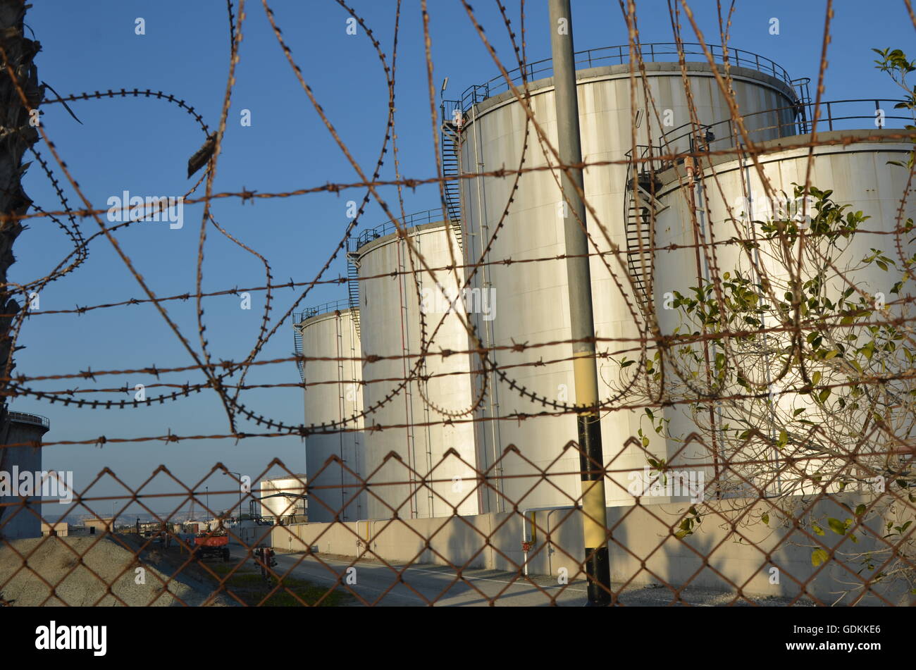 Crude fence hi-res stock photography and images - Alamy