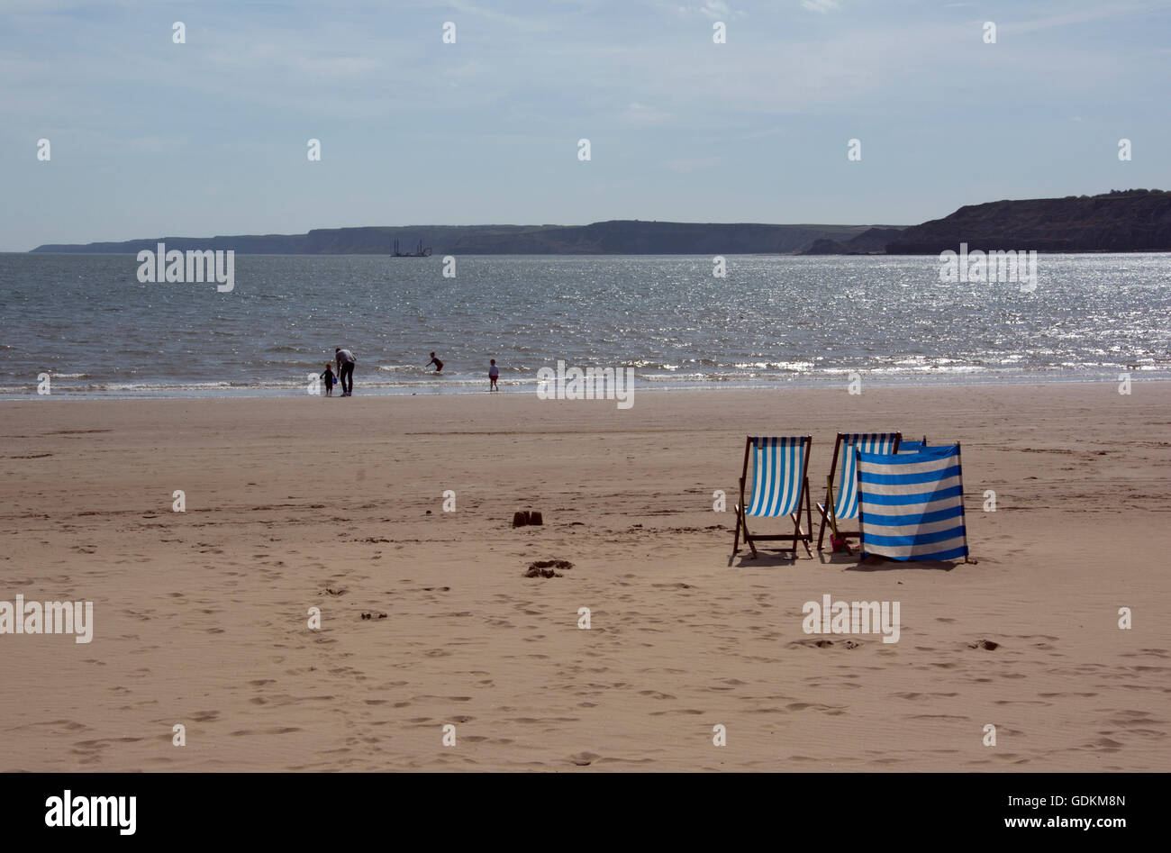 YORKSHIRE; SCARBOROUGH; THE END OF THE DAY AT SOUTH BEACH Stock Photo ...