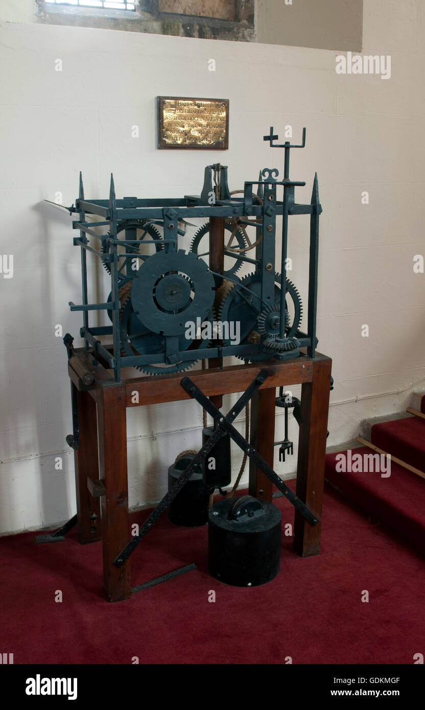 Old english clock hi-res stock photography and images - Alamy