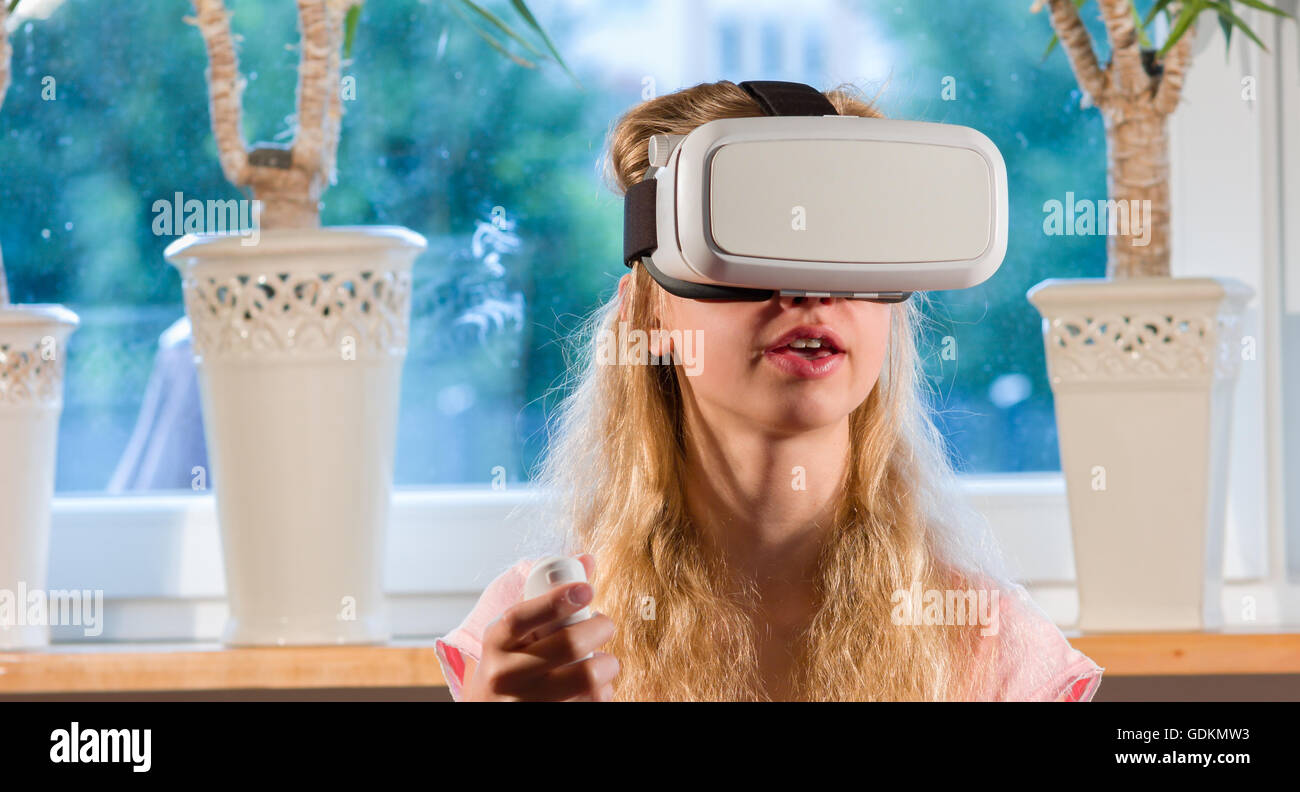 Girl in virtual reality Stock Photo - Alamy