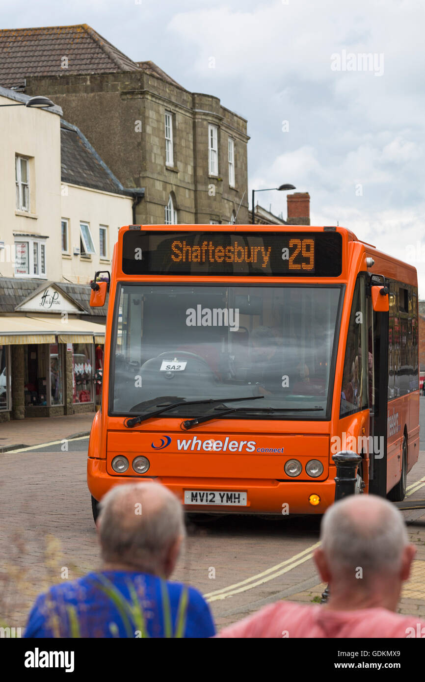 Orange bus hi-res stock photography and images - Alamy