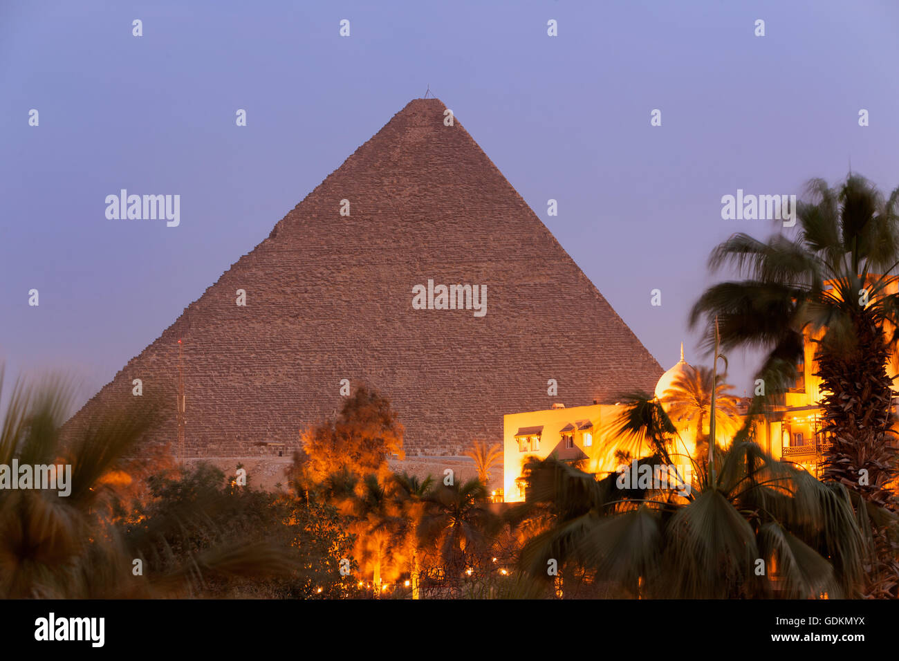 A fantastic view of the Great Pyramid from Mena House hotel at night ...