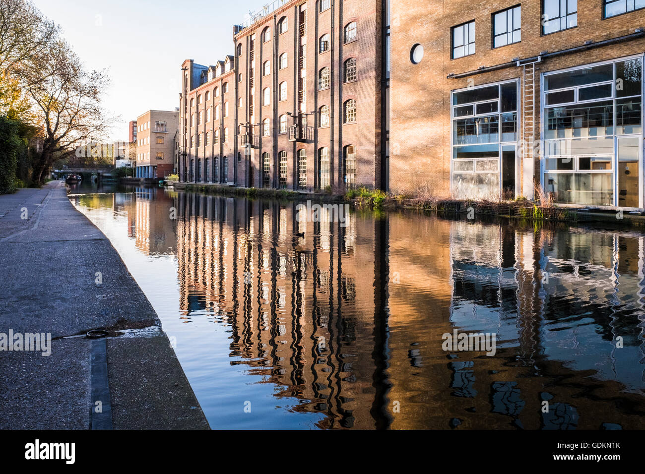 Regent's Canal building reflection, London, England, U.K Stock Photo ...