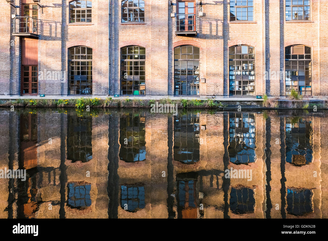 Regent's Canal building reflection, London, England, U.K Stock Photo ...