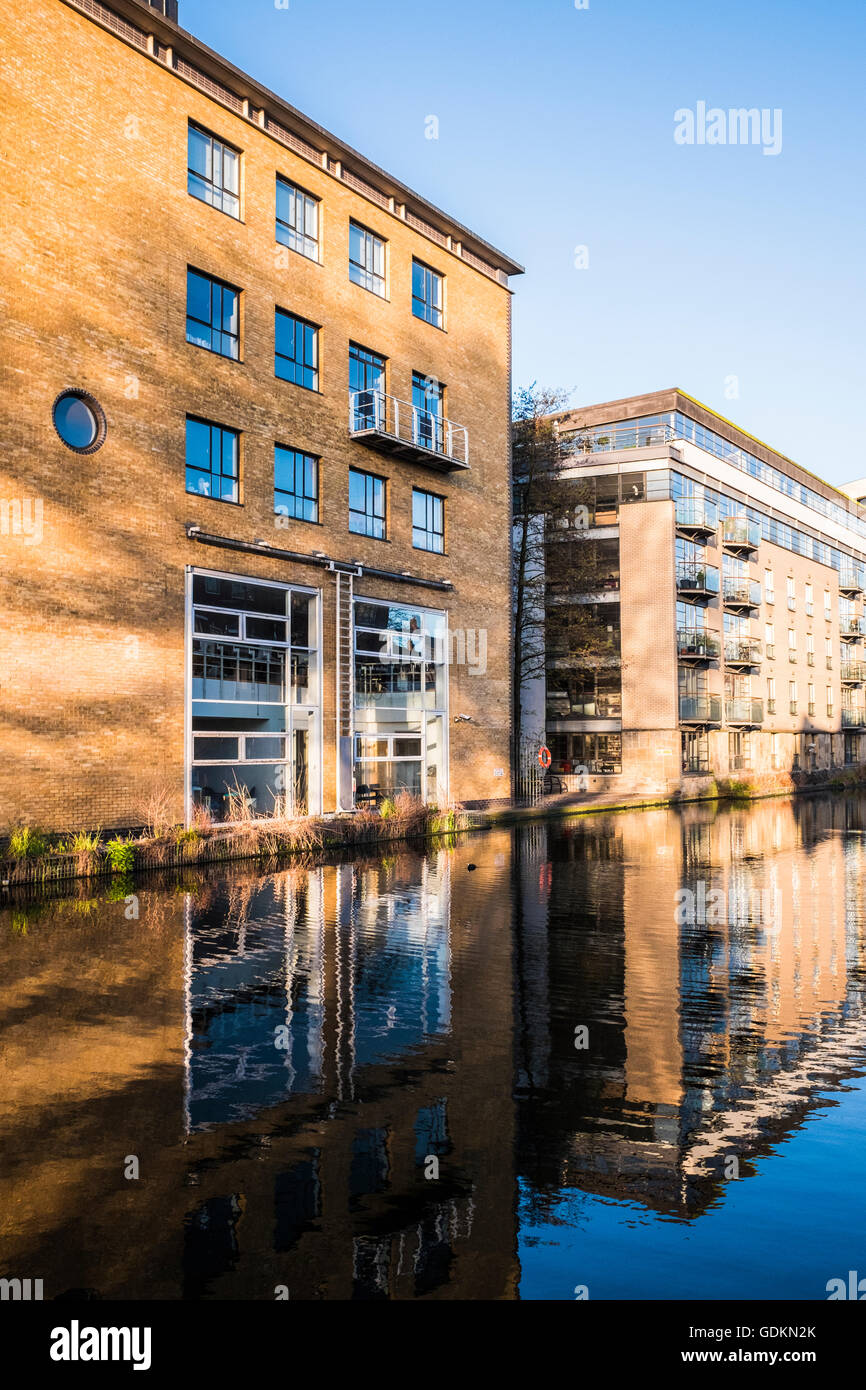 Regent's Canal building reflection, London, England, U.K Stock Photo ...
